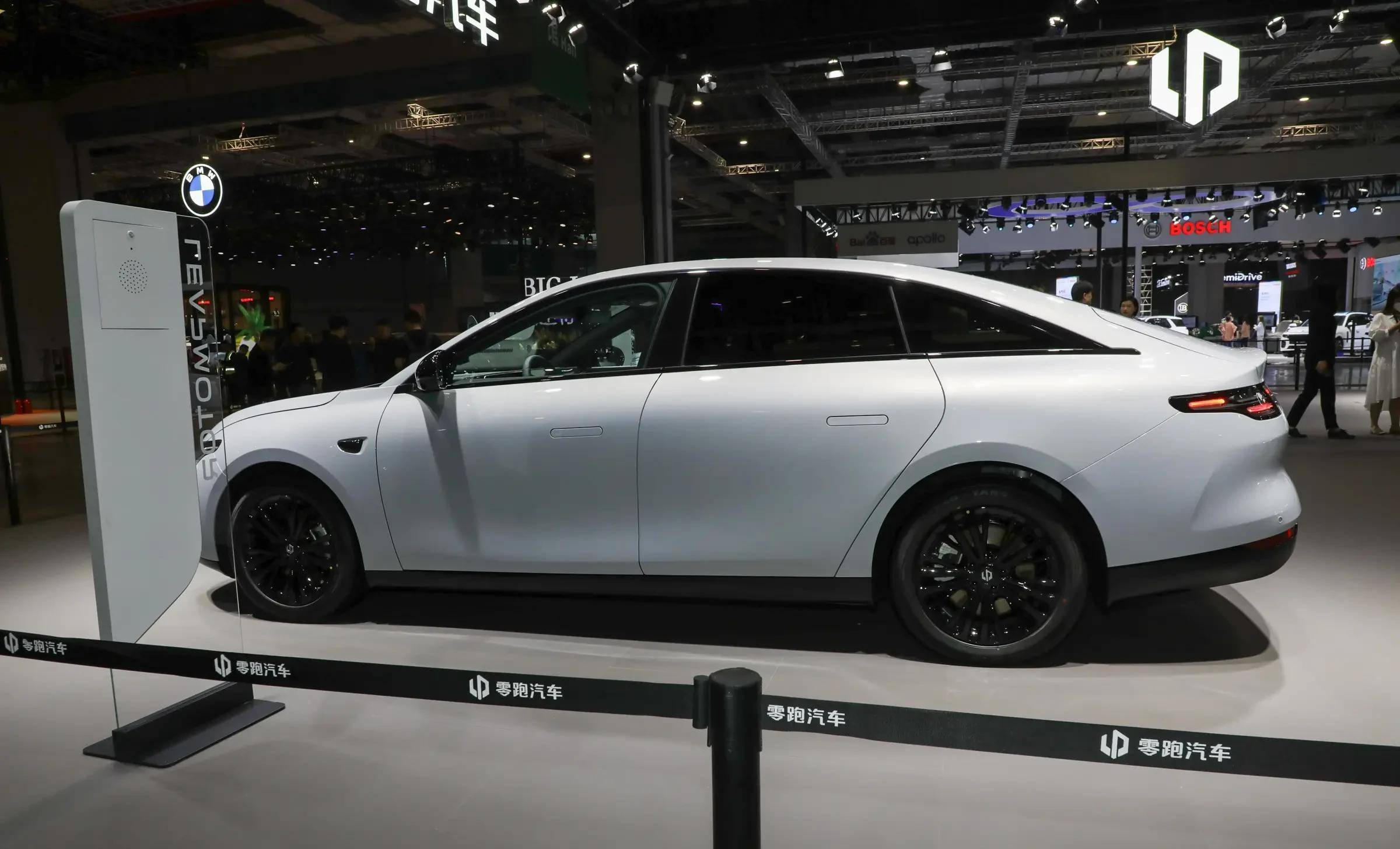 定位中大型车，售14.98万，可续航525公里，零跑C01叫好不叫座？_搜狐汽车_搜狐网