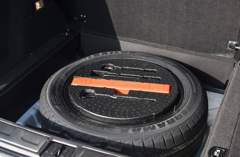 最厚道的硬派SUV，8AT＋马力190匹，配可开启全景天窗，不到12万_搜狐汽车_搜狐网