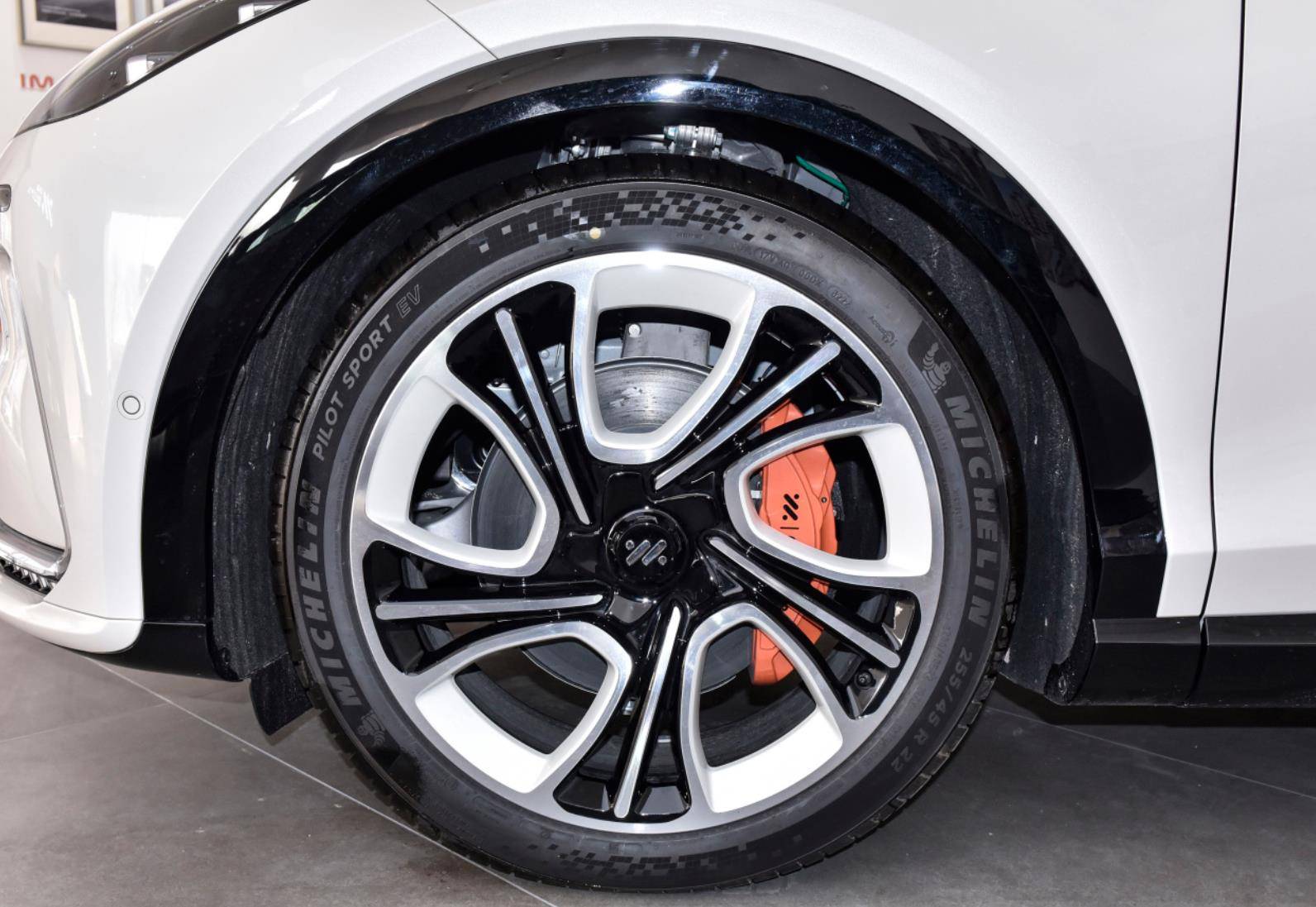 降价了，33.8万看谁更值 蔚来ES6对比智己LS7_搜狐汽车_搜狐网