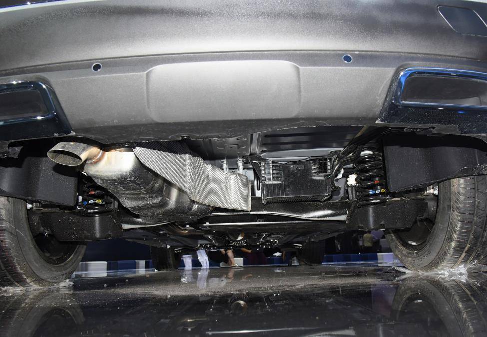 标致终于拿出了“翻身之作”，爆211马力＋8AT，造型比大众探岳更科幻_搜狐汽车_搜狐网