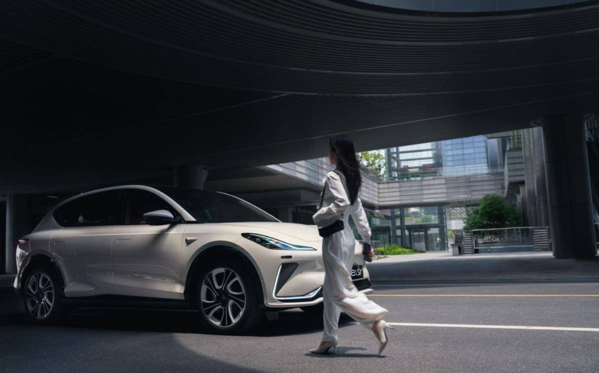 28.98万起，智己LS7 Urban Fit上市，蔚来降价又如何_搜狐汽车_搜狐网