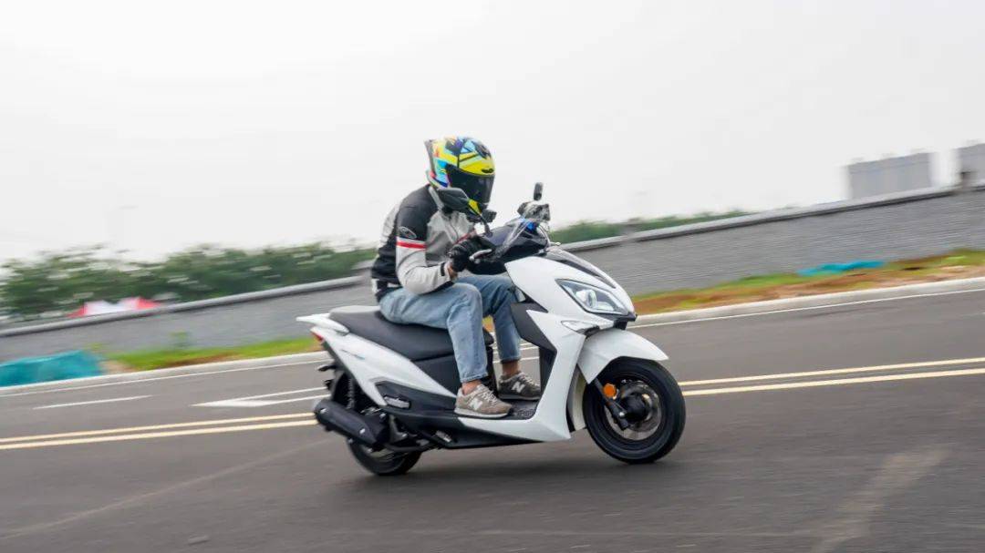 标配ABS+TCS，大阳发布9999元VPS125极致版，125通路踏板的革命开始了_搜狐汽车_搜狐网