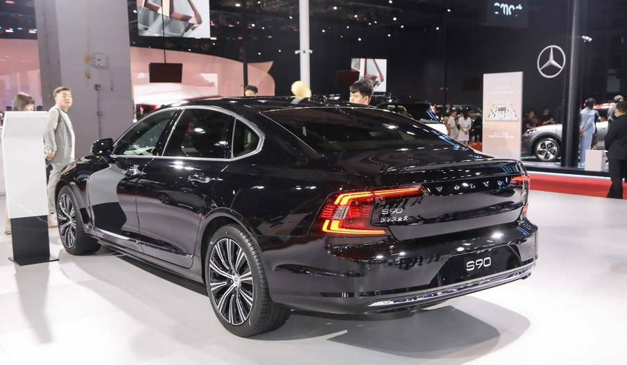 自主与二线豪华之争，体验红旗H9和沃尔沃S90，差距依旧很大_搜狐汽车_搜狐网