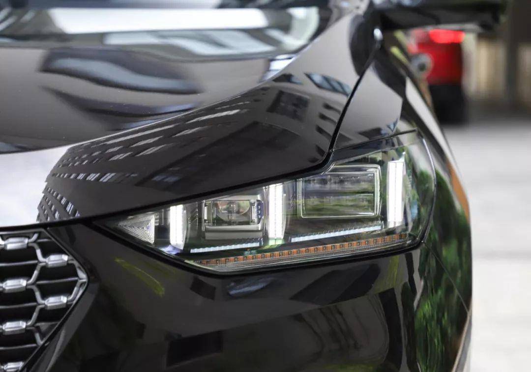 带12个扬声器，配激光大灯，不足15w，能开出30w的档次感_搜狐汽车_搜狐网