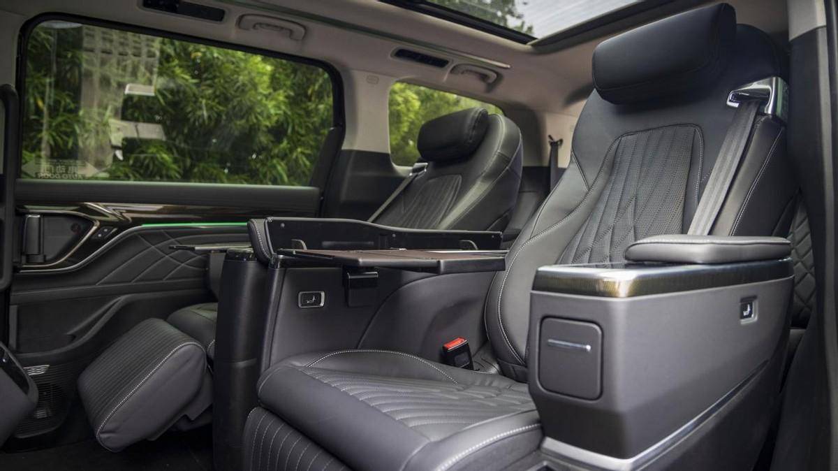 30万预算选购国产豪华MPV，上汽大通G90和传祺M8谁更值得买？_搜狐汽车_搜狐网