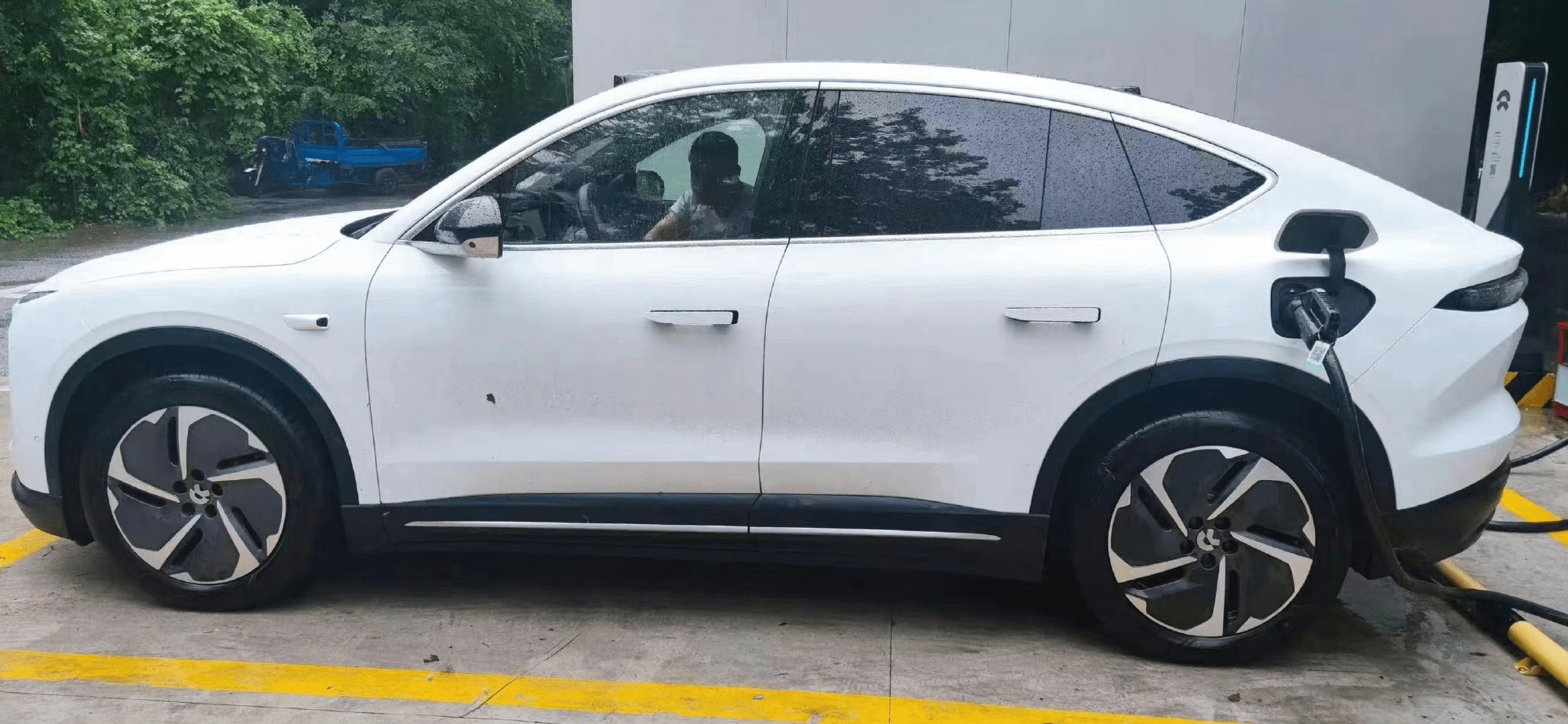 全新蔚来EC6实车曝光，配489马力+630km续航，或降至35.8万起？_搜狐汽车_搜狐网