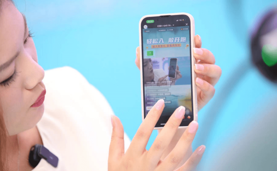 红旗新能源玩转直播带货，E-QM5 560KM PLUS 2023款惊喜上市_搜狐汽车_搜狐网