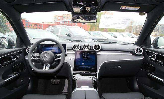 奔驰也良心了，C级以价换量，标配1.5T+9AT，选它还是3系？_搜狐汽车_搜狐网