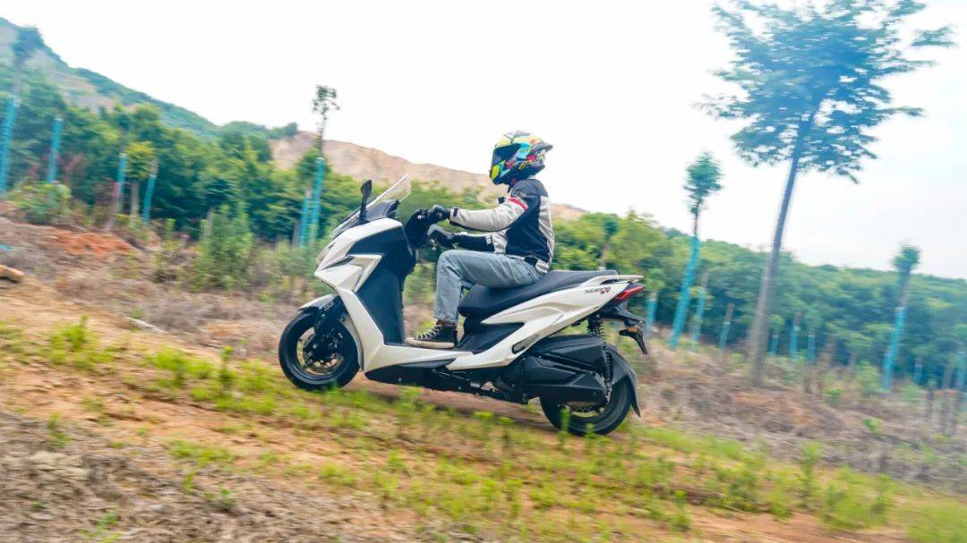 操控惊艳的大平踏—26999光阳ST250摩智测评_搜狐汽车_搜狐网