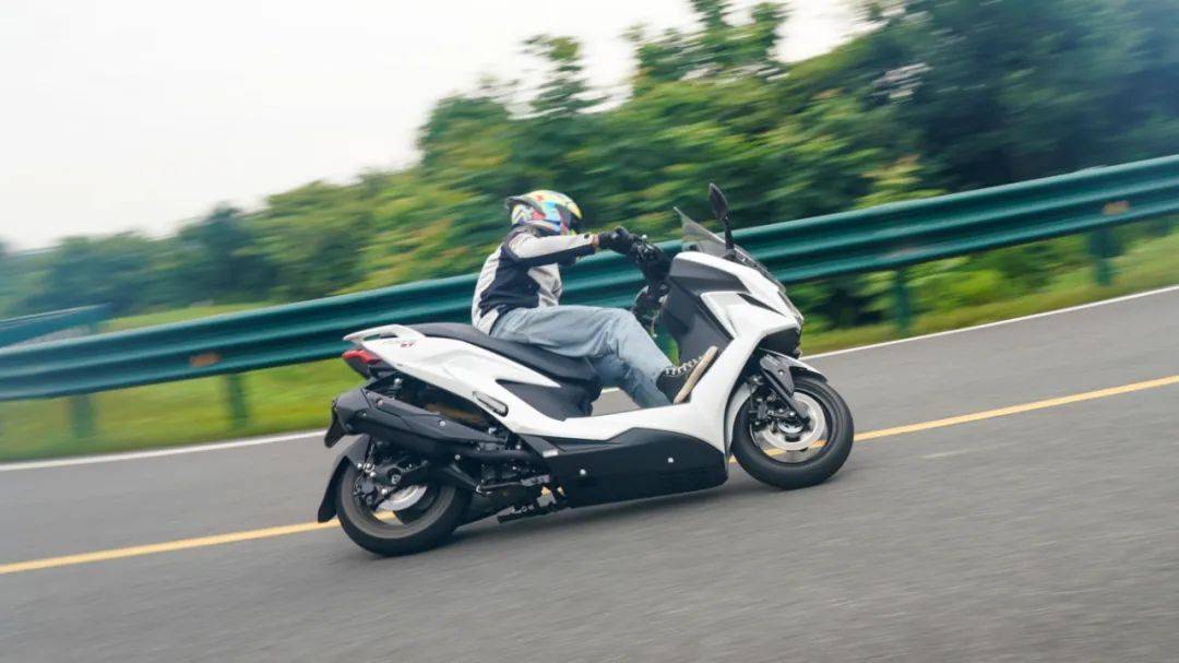 操控惊艳的大平踏—26999光阳ST250摩智测评_搜狐汽车_搜狐网