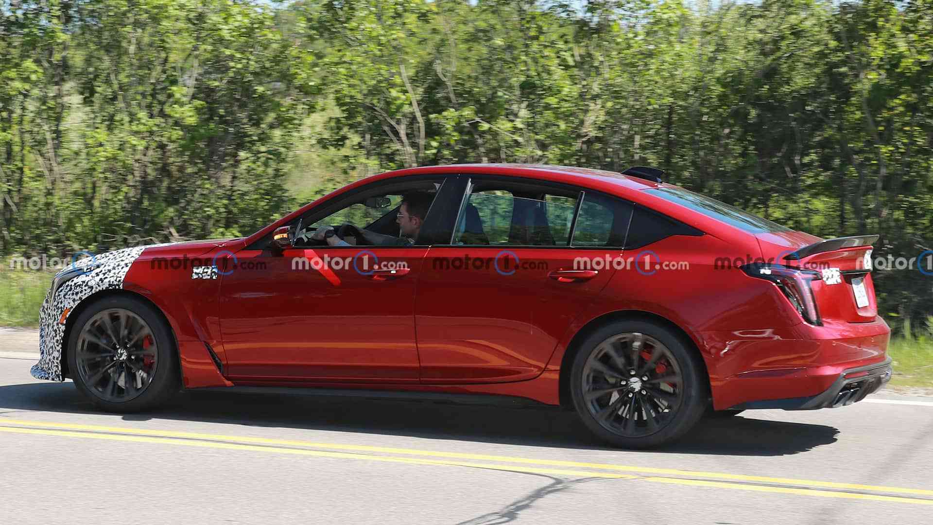 前脸有变化 新款凯迪拉克CT5-V黑翼版谍照曝光 有望换装双联屏内饰_搜狐汽车_搜狐网