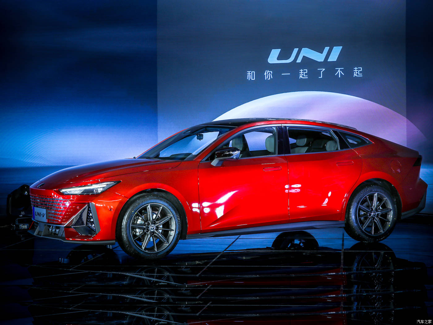 钱都花去哪了？奔腾B70对比长安UNI-V 接近的价格 不一样的效果_搜狐汽车_搜狐网