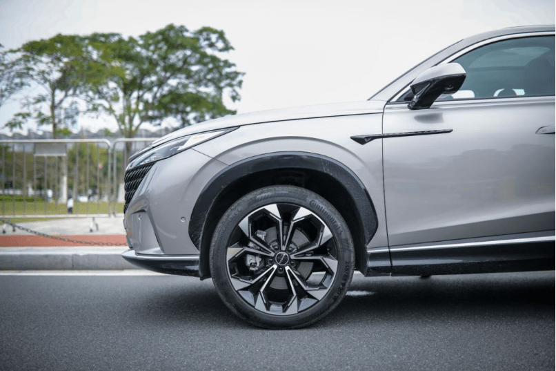 “不服气？憋着!”12.49万起！全新荣威eRX5花式暴打燃油车_搜狐汽车_搜狐网