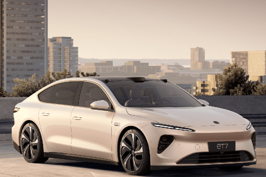 EQE在ET7面前有几成胜算？_搜狐汽车_搜狐网