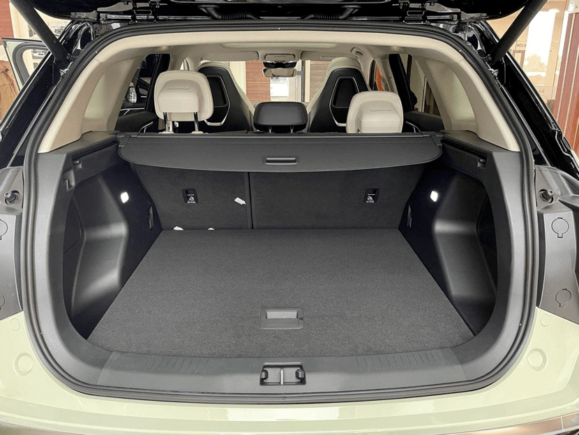 库里南mini既视感？1.5T/2.0T动力，不到15万，红旗HS3到店实拍_搜狐汽车_搜狐网