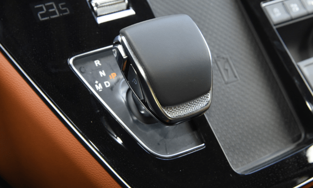 又一款国产suv，2.0T+8AT，252匹马力，顶配才19.58万_搜狐汽车_搜狐网