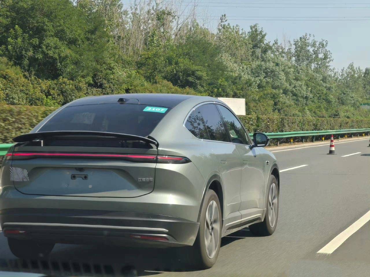 全新蔚来EC6现身街头，配激光雷达+电动尾翼，腾势N7不香了？_搜狐汽车_搜狐网