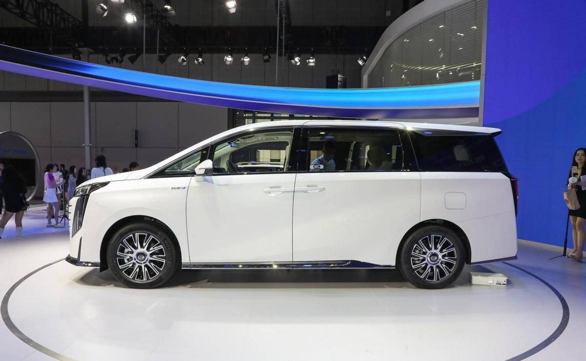 想买中大型MPV，腾势D9和传祺E9，该选哪个？_搜狐汽车_搜狐网