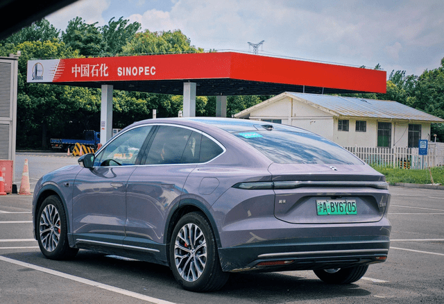 蔚来EC6实车曝光！标配电动尾翼 向家族旗舰看齐_搜狐汽车_搜狐网