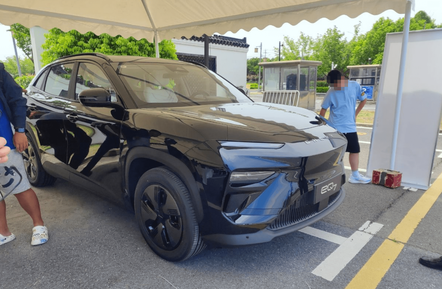 奇瑞eQ7实车到店，撞脸蔚来ES8，配全铝车身，深蓝S7不香了？_搜狐汽车_搜狐网