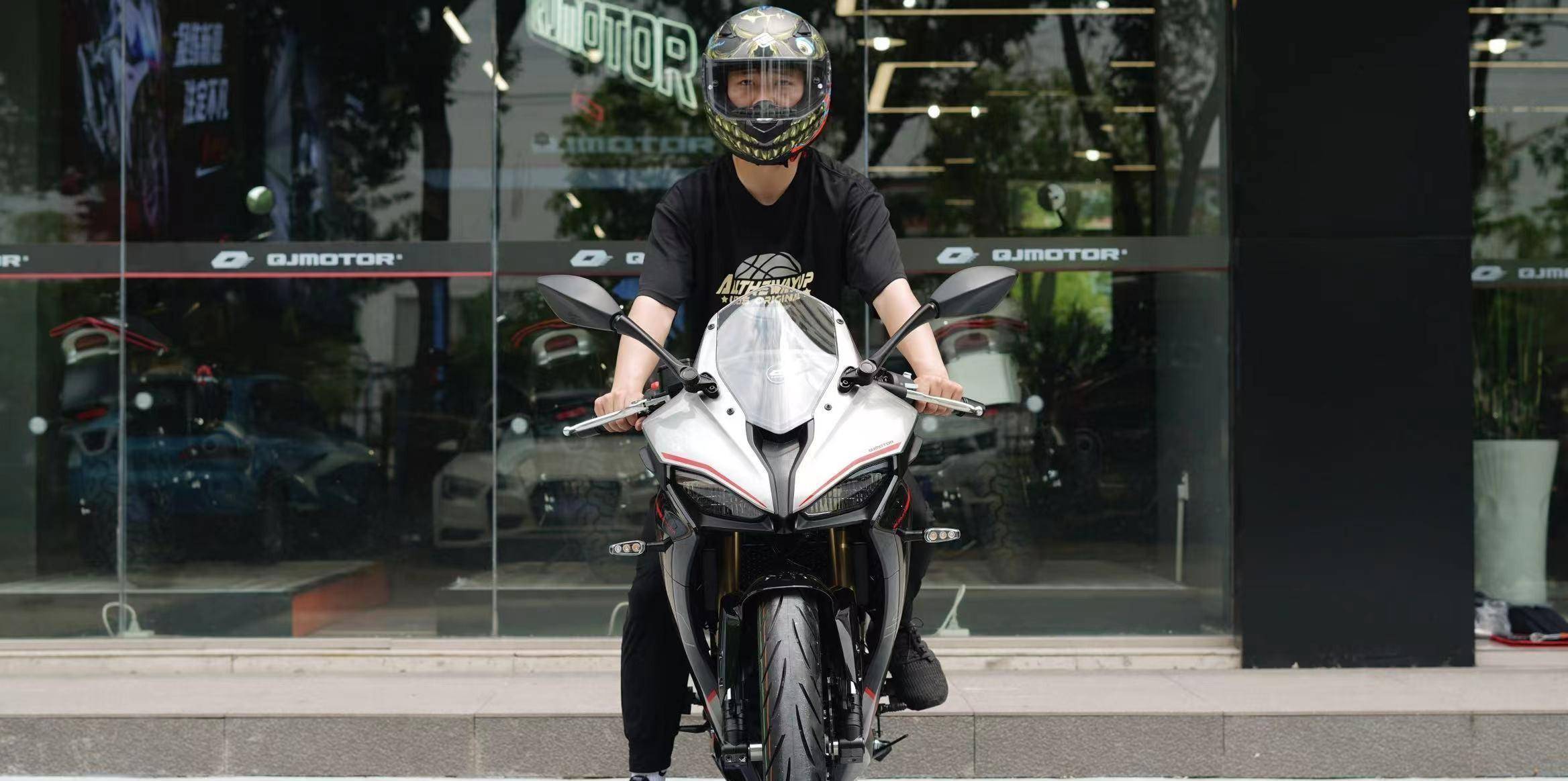 QJMOTOR赛150：售价13999元，配置齐全的入门级仿赛来袭_搜狐汽车_搜狐网