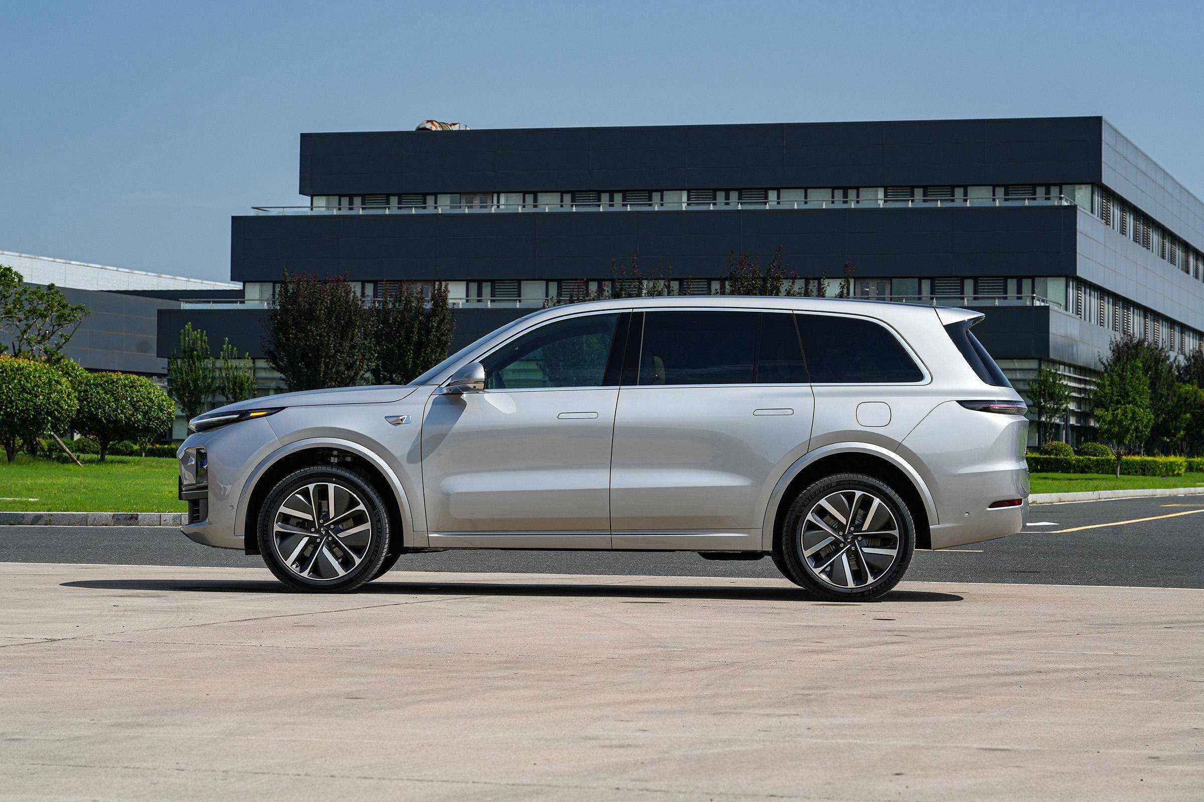 售价42.98万元 ，提供电视/冰箱，理想L9 Pro上市，竞争宝马X3_搜狐汽车_搜狐网