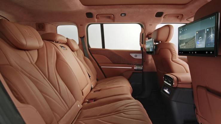 五屏联动拉满豪华智能氛围，仰望U8内饰配置有何独到之处？_搜狐汽车_搜狐网