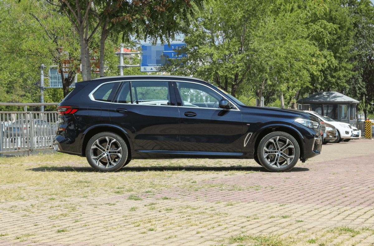 惊艳登场！奥迪Q6全面超越宝马X5，五十万内ABB唯一大6座SUV_搜狐汽车_搜狐网