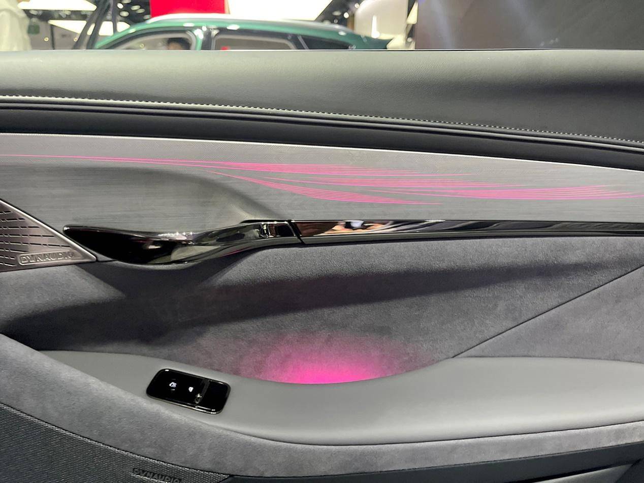 2023成都车展：3.8s破百、730km续航，实拍岚图追光_搜狐汽车_搜狐网