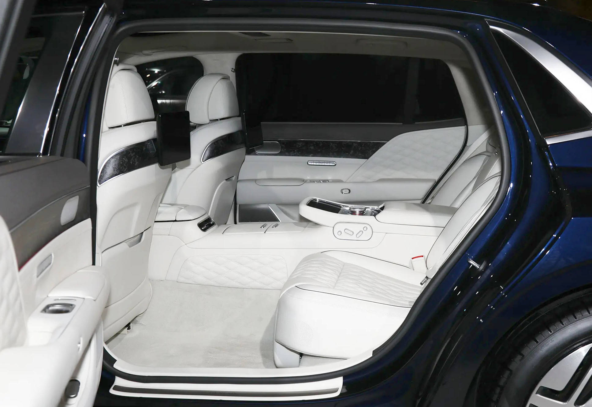 韩系巅峰旗舰，捷尼赛思G90售价69.88万元起，全新概念车帅炸_搜狐汽车_搜狐网