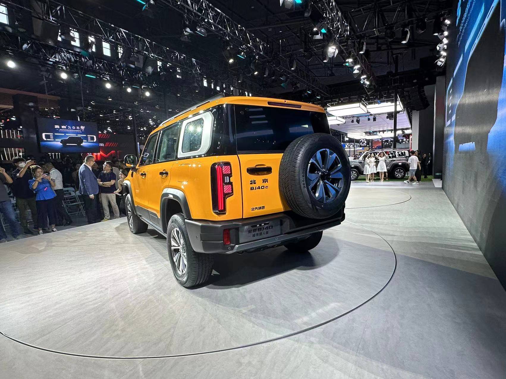 谁才是越野圈“顶流”？北京汽车全新BJ40对比坦克300_搜狐汽车_搜狐网