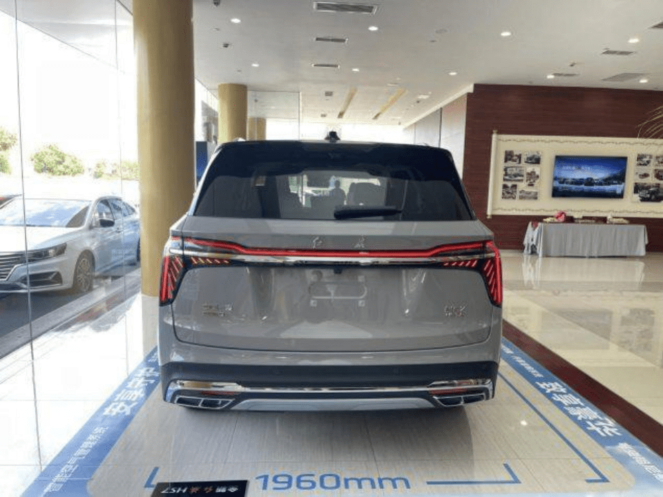 全方位升级，全系配2.0T+爱信8AT，实拍全新一代红旗HS7_搜狐汽车_搜狐网