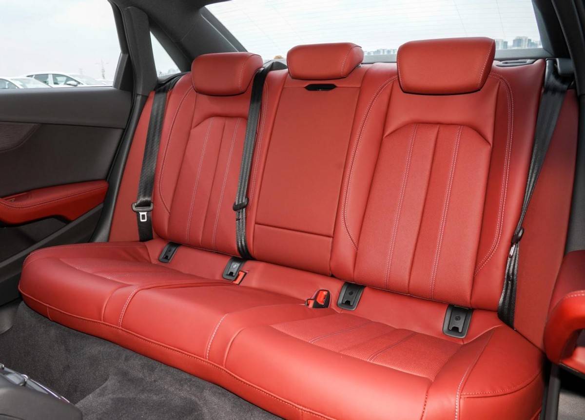 开出去面子里子都有，奥迪A4L最高降价12.79万元，你心动了吗？_搜狐汽车_搜狐网