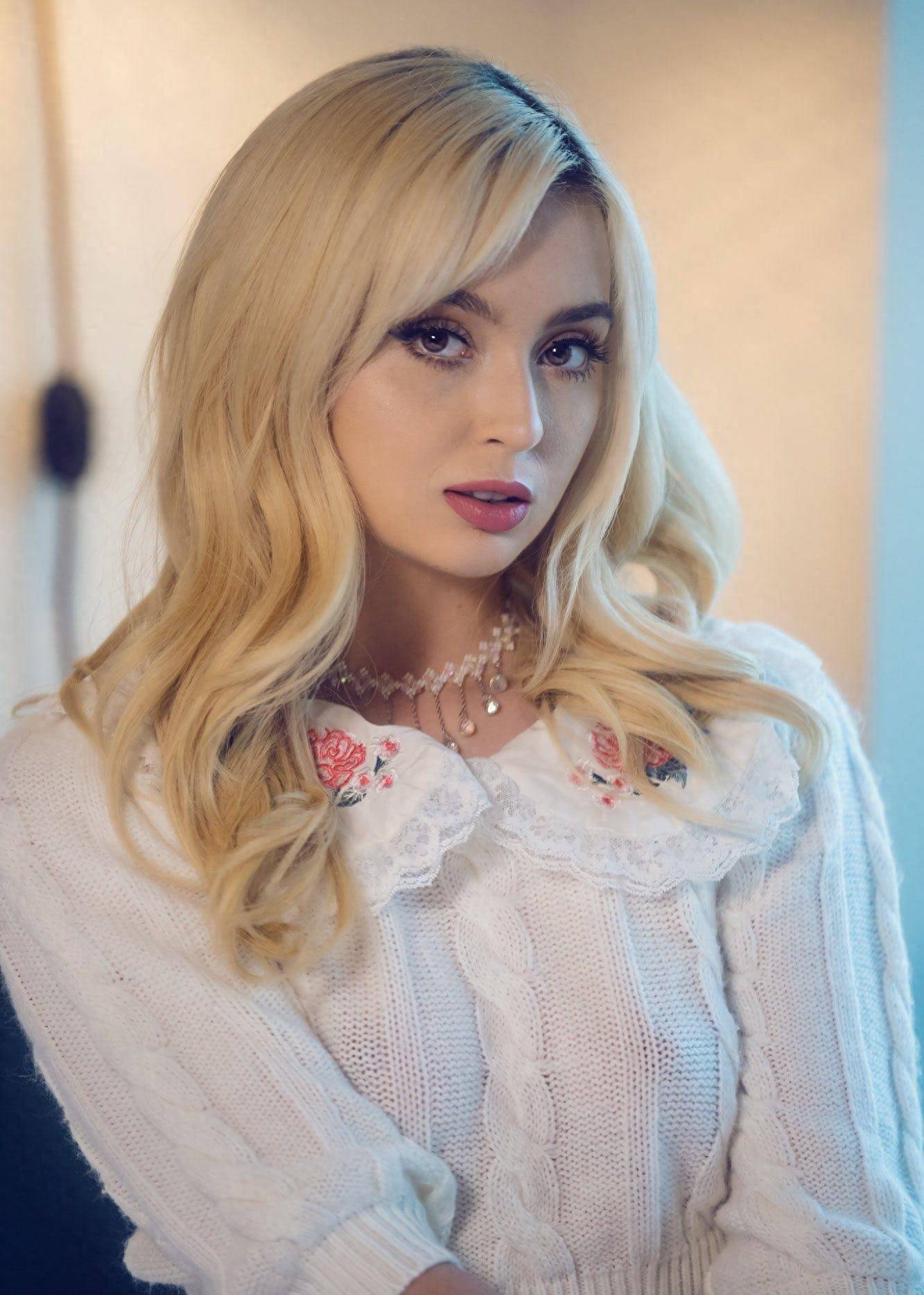 双馨女演员，莱克西·洛尔(Lexi Lore)，来自A家的绝美洋娃娃(多图)_表演_生活_世界