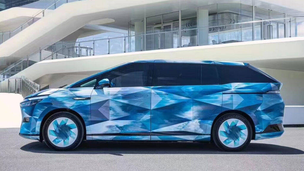 溜背设计的MPV你见过吗？小鹏X9将与极氪009、别克GL8等竞争_搜狐汽车_搜狐网