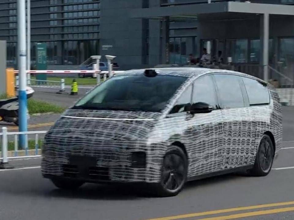 比腾势D9更大！12月首发，理想首款纯电MPV MEGA谍照曝光_搜狐汽车_搜狐网