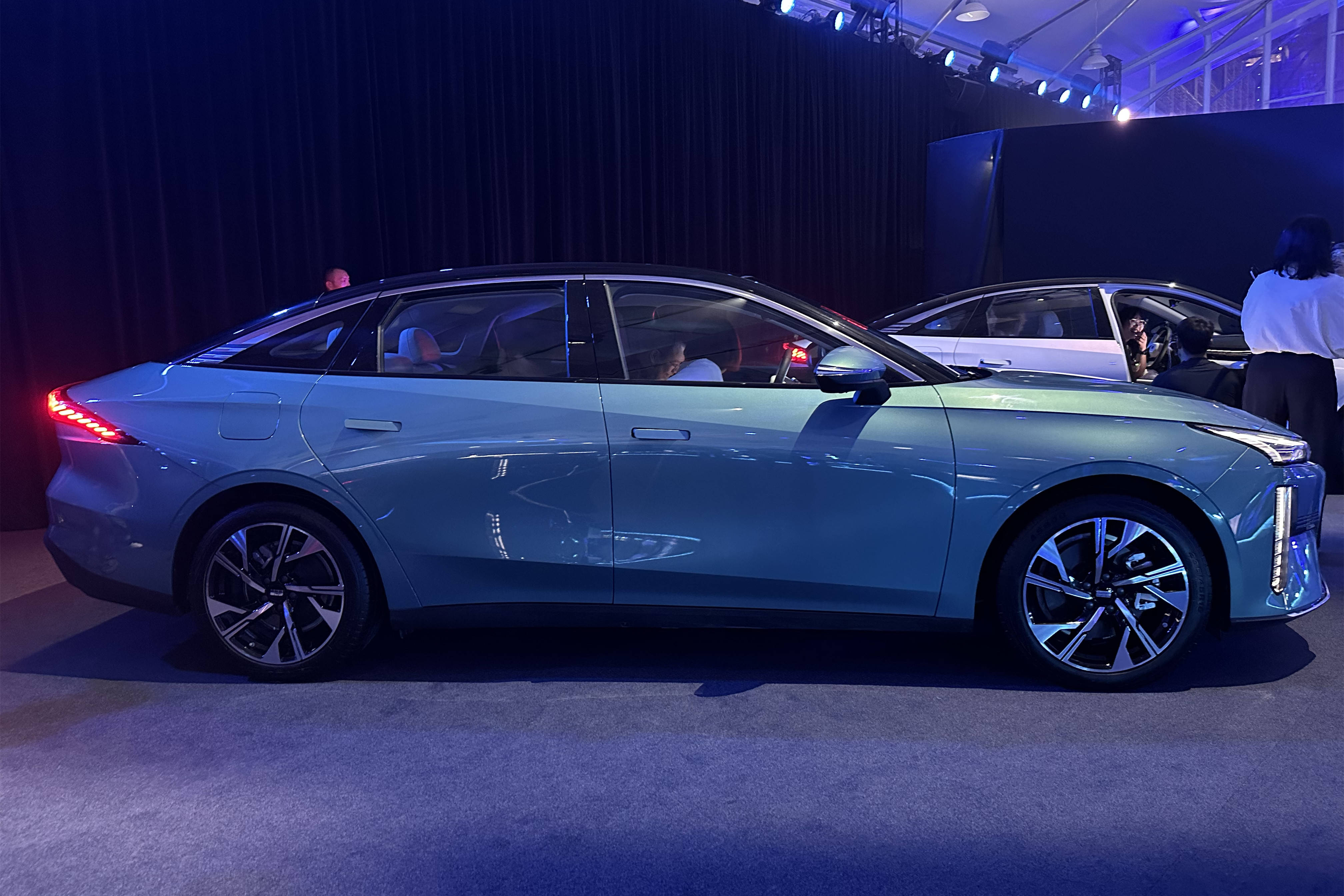 极速达247km/h，最长综合续航1370km，银河L6售价11.58万元起_搜狐汽车_搜狐网