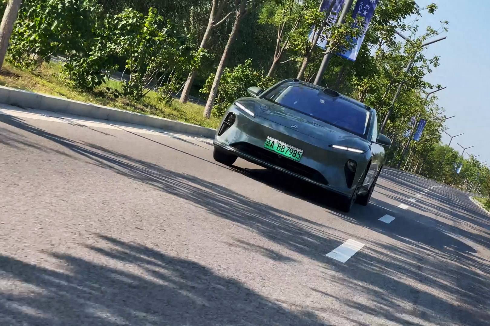 不纯粹但好开，试驾蔚来ET5_搜狐汽车_搜狐网