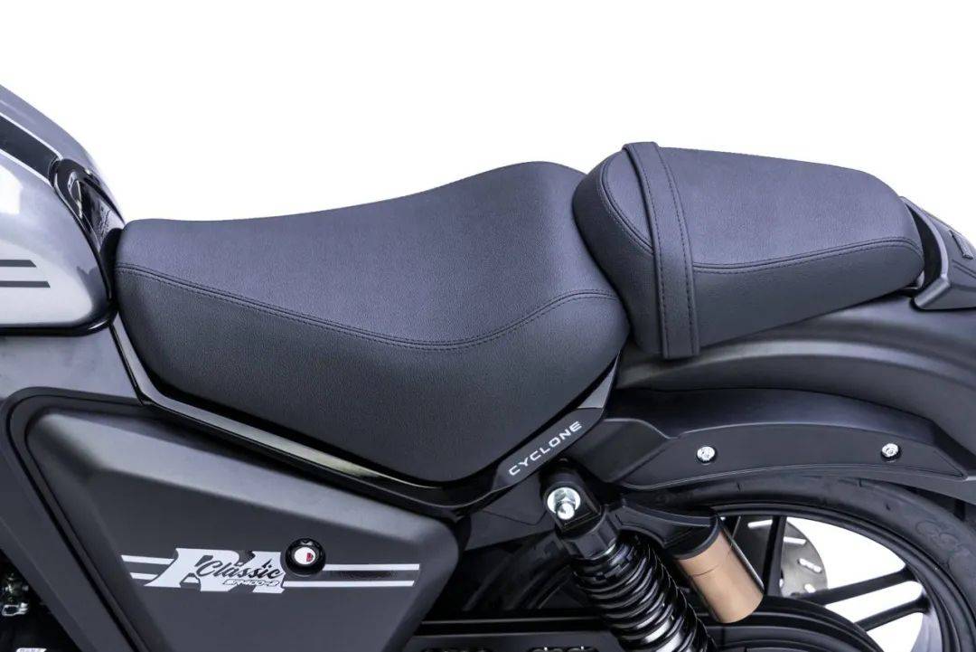 两万六的RA401老气横秋，两万三的RA401成熟稳重_搜狐汽车_搜狐网