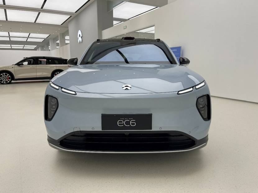 ES6+2万元=轿跑SUV画风+电动尾翼，加速还更快，蔚来EC6到店实拍_搜狐汽车_搜狐网