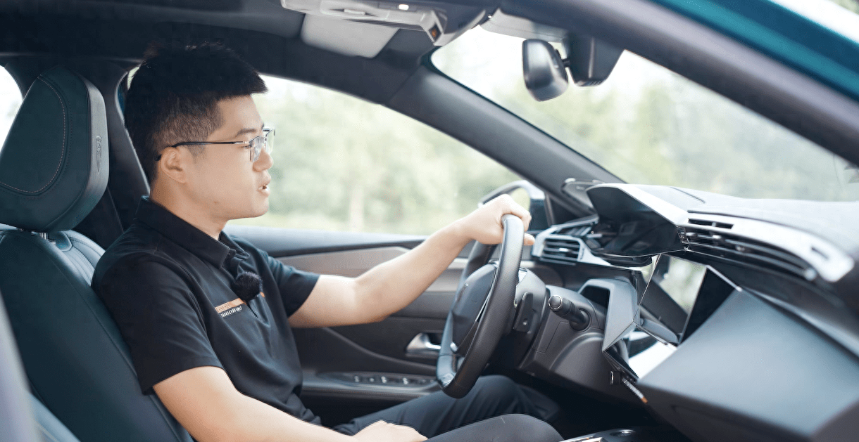 【标致408X长测10】乍看不咋地，但i-Cockpit是真牛！_搜狐汽车_搜狐网