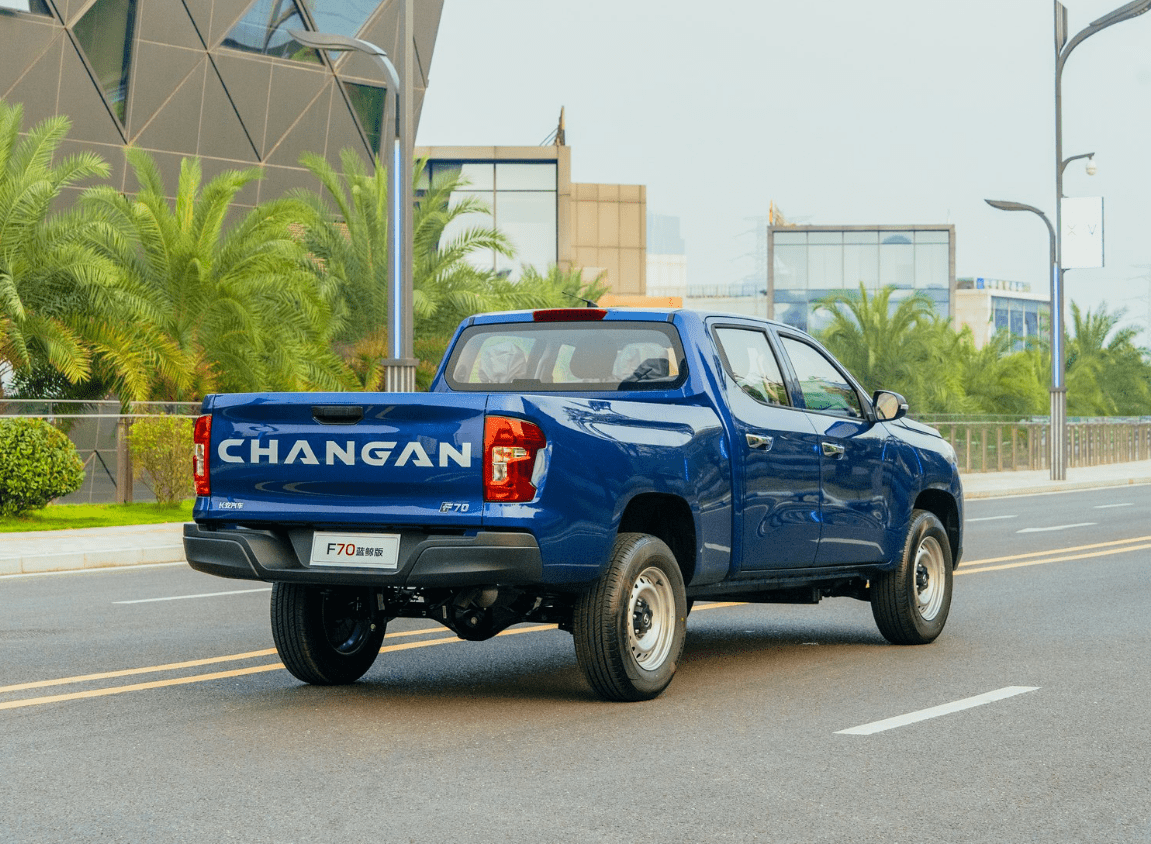 风格偏向家用,长安F70首发亮相,搭载2.0T蓝鲸动力_搜狐汽车_搜狐网