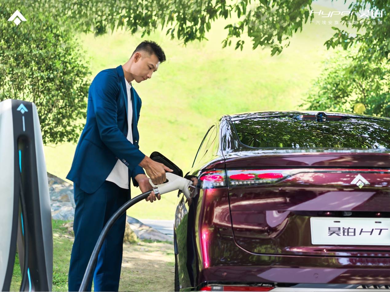 精英家庭首选，易建联最佳队友昊铂HT，22万元起开启预售_搜狐汽车_搜狐网