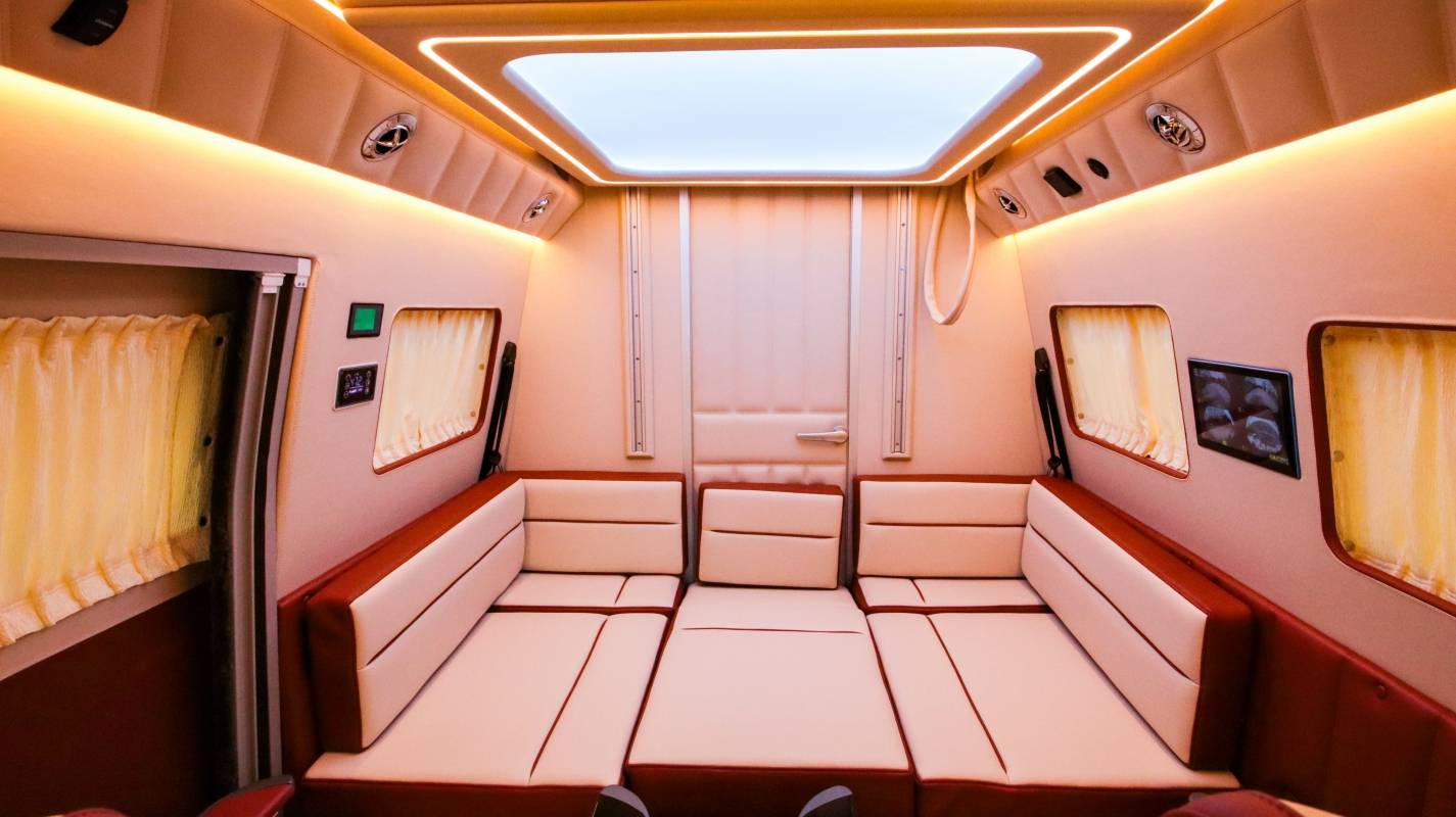 福特T6小房车：豪华商务休闲旅游一体,航空椅+后置厨卫,趣蜂B680_搜狐汽车_搜狐网