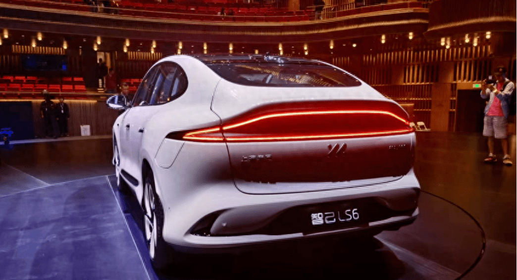 全系标配激光雷达，21.49万起售，性能怪兽的智己LS6到底有多卷？_搜狐汽车_搜狐网