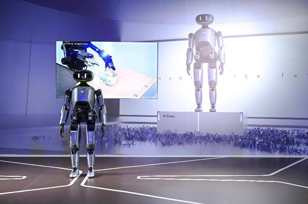 小鹏汽车推自研双足机器人PX5 小鹏X9首次实车亮相_能力_场景_架构