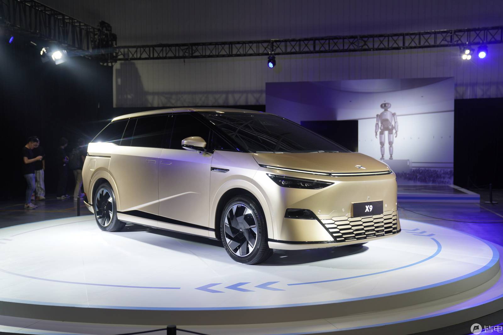 1024的中场战事：小鹏X9登台 开启智能汽车的下一个五年_搜狐汽车_搜狐网