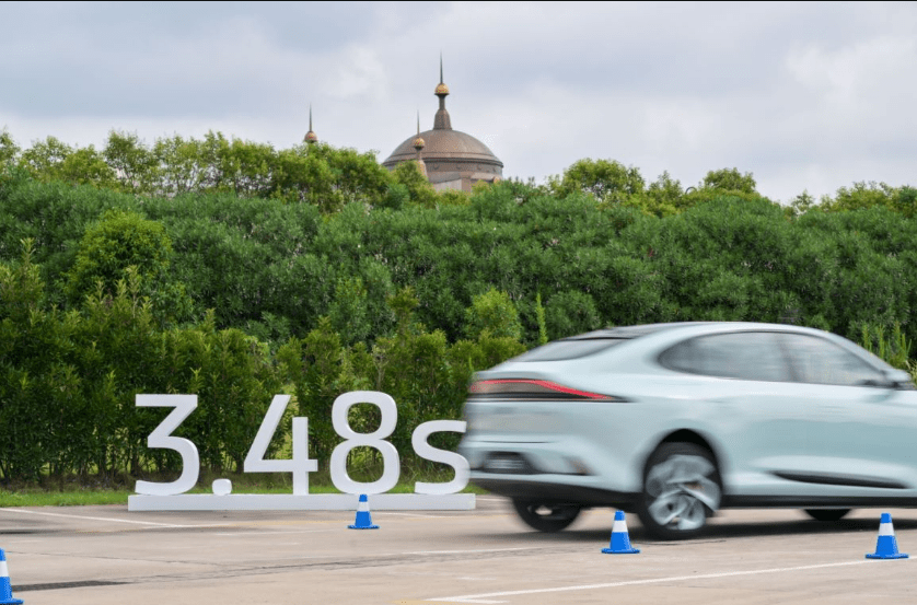“准900V性能平台”，最快3.48秒破百，智己LS6有多卷？_搜狐汽车_搜狐网