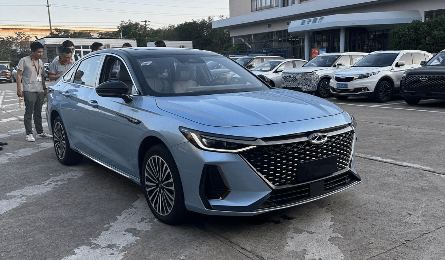 奇瑞风云A8实车曝光，大过秦PLUS DM-i，续航超1400km+4.2L油耗_搜狐汽车_搜狐网