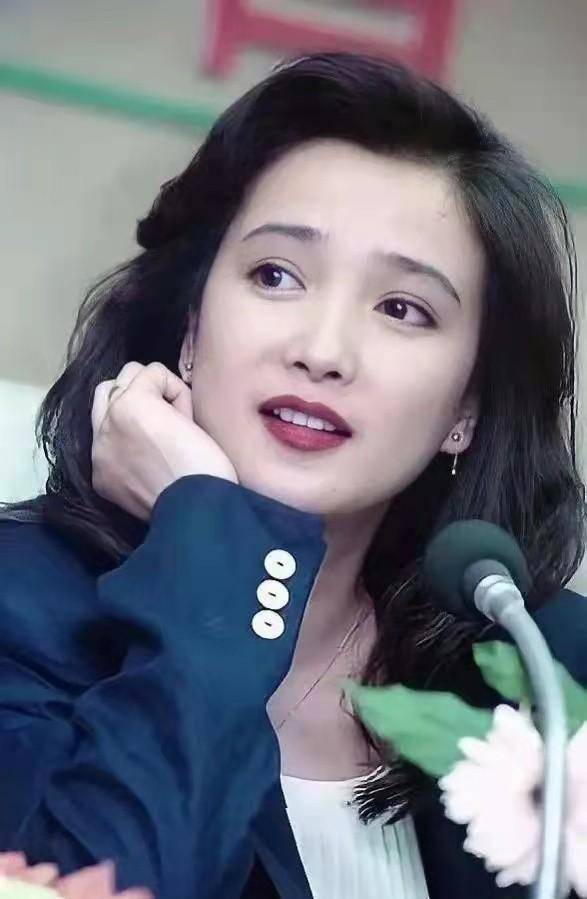 “古典女子”何晴：从红得发紫到风光不再，她背后的故事太精彩_何青_刘伟_父亲